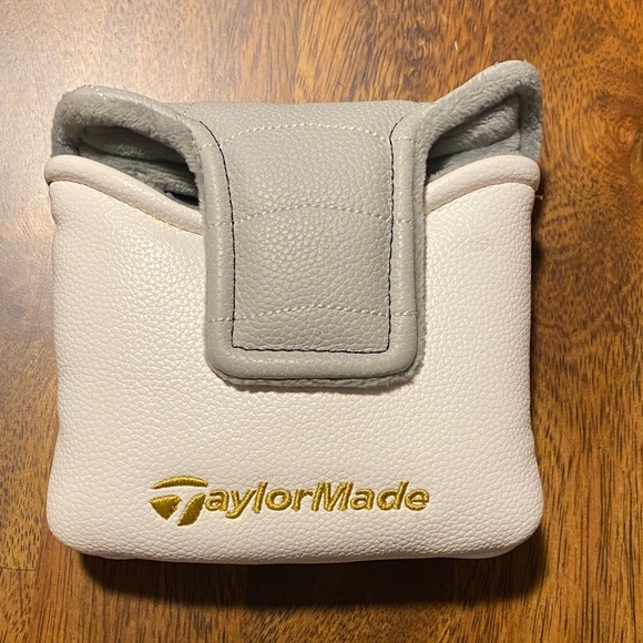 TaylorMade | Accessories | Taylormade White And Gray Putter Cover With ...